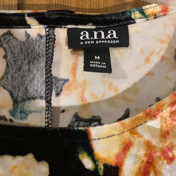 a.n.a | Tops | Ana Top Velvet Short Flutter Sleeve Floral | Poshmark